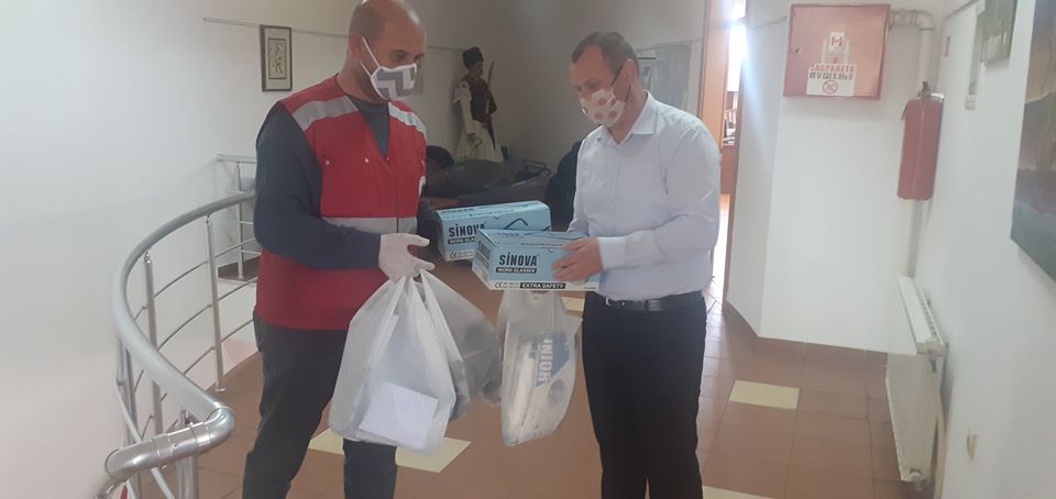 Endomak Dental Group донира заштитна опрема на струмичкиот Црвен крст ...