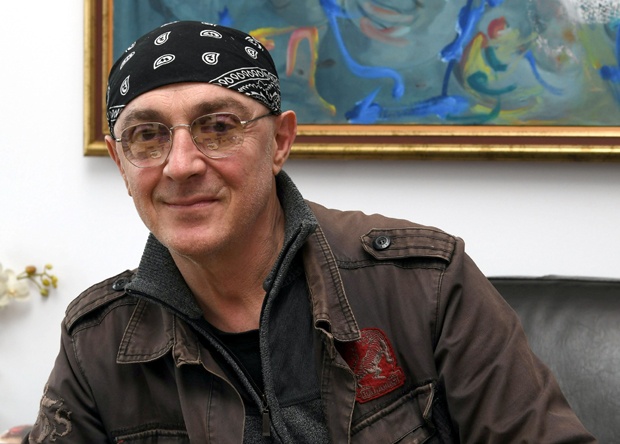 Уапсен синот на Оливер Мандиќ, си ја претепал мајката - plusinfo.mk