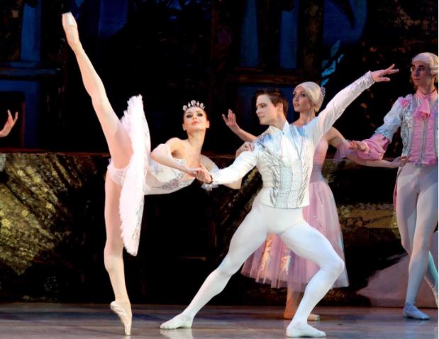 УКРАИНСКИОТ БАЛЕТАН ОБЛЕЧЕ УНИФОРМА Застана во одбрана на земјата (ФОТО ...