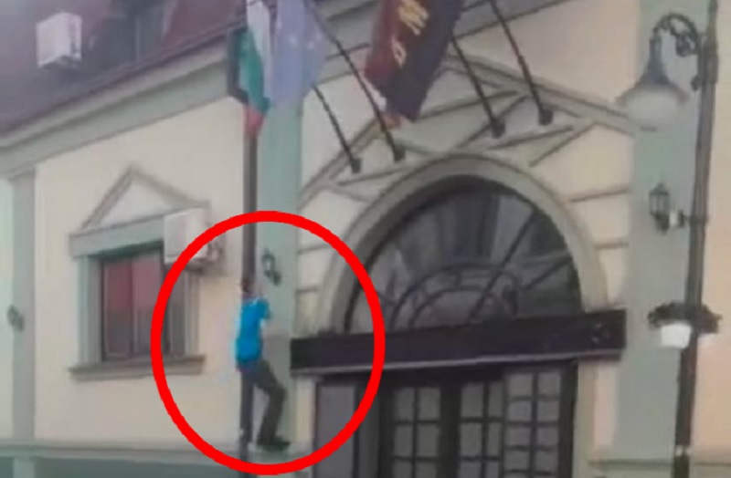 (ВИДЕО) ЖЕЛБАТА ЗА СЛАВА НА ТИК ТОК ГО КУТНА НА ЗЕМЈА Битолски тинејџер ...