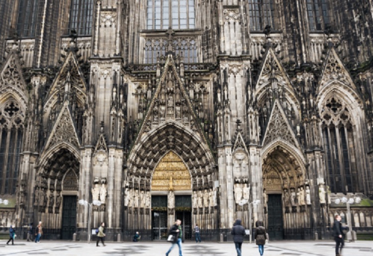 ЗГОЛЕМЕН РИЗИК ОД ТЕРОРИСТИЧКИ НАПАДИ ВО ГЕРМАНИЈА Катедралата во Келн ...