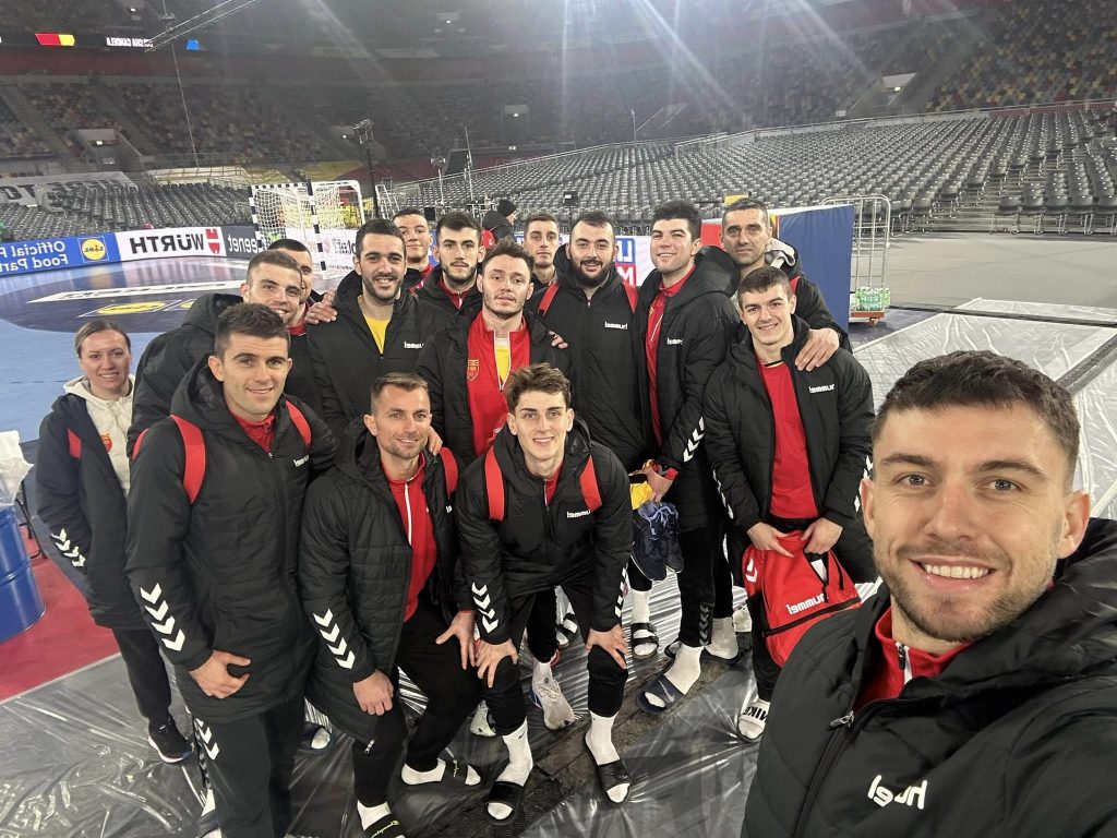 🎥 РАКОМЕТ НА ФУДБАЛСКА АРЕНА Македонија и Франција влегуваат во ...