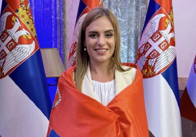 УЧЕНИЦИТЕ ВО СРБИЈА ЌЕ БИДАТ ОБЛЕЧЕНИ ВО БОИТЕ НА СРПСКОТО ЗНАМЕ ...